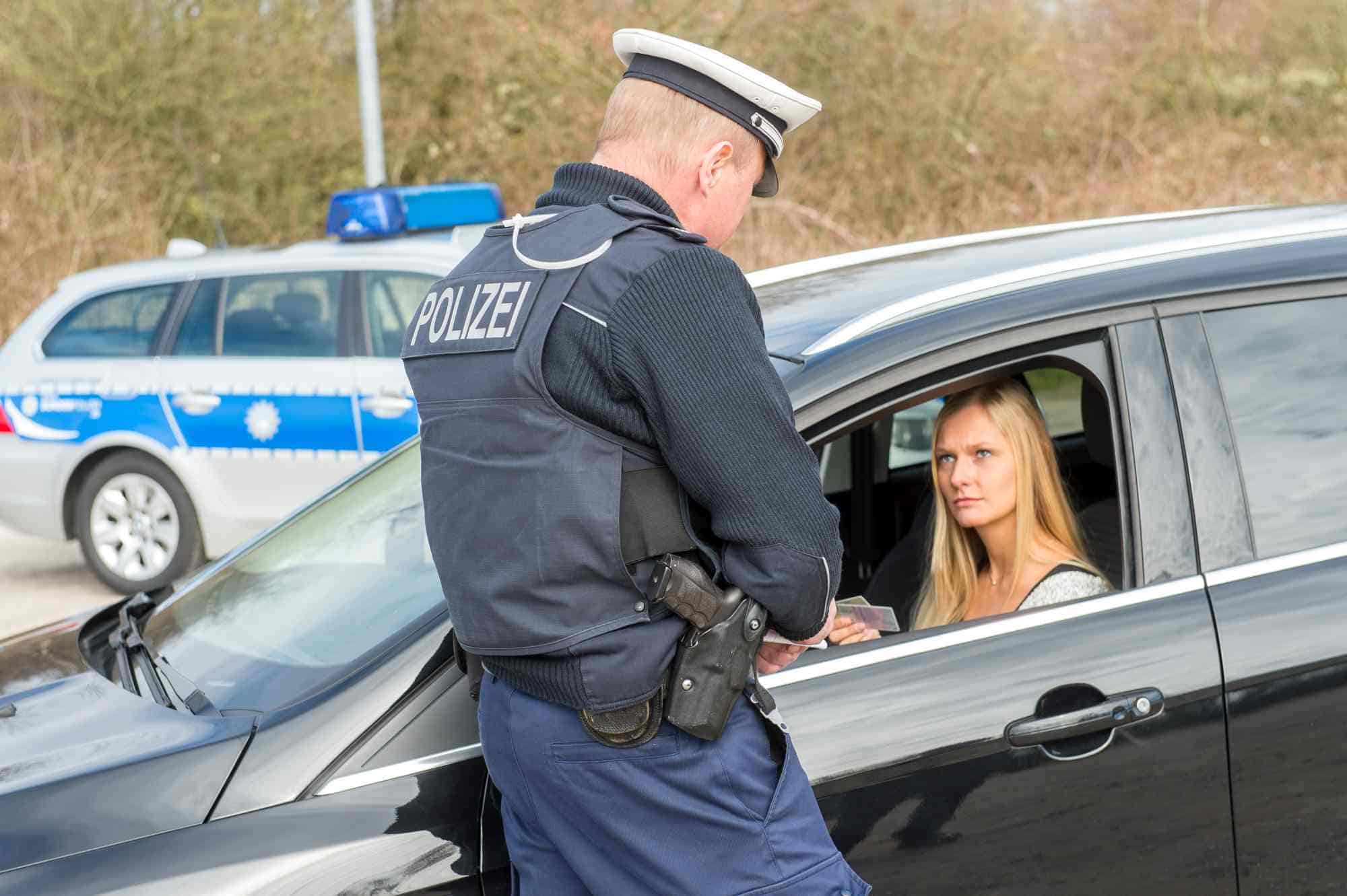 Owi im Straßenverkehr | Definition, Ablauf und Tipps bei Verstößen